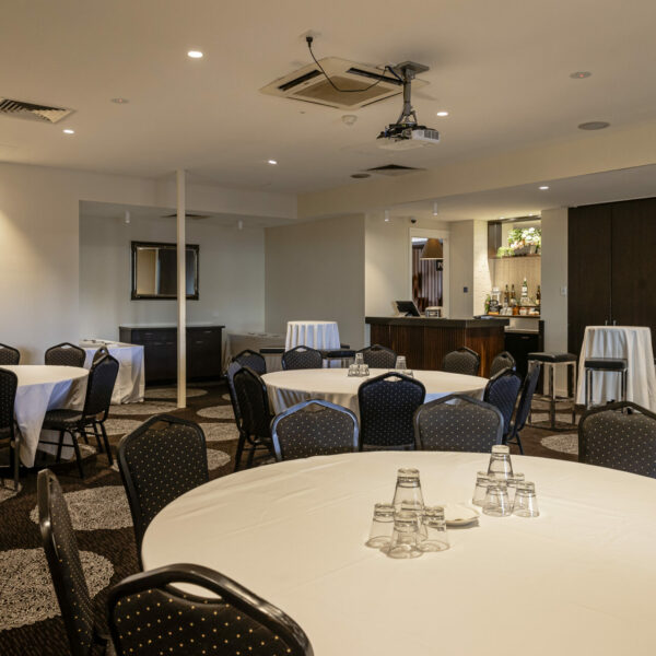 Pub, Sports Bar & Accommodation - Everton Park Hotel, Brisbane